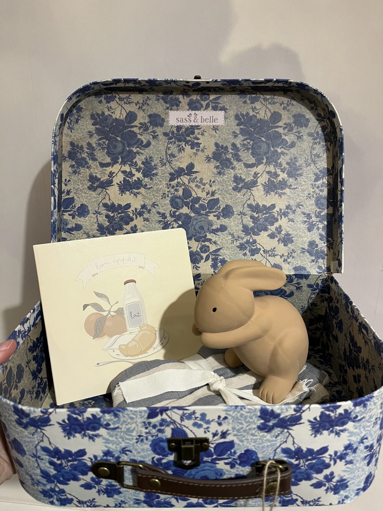 Valise cadeau de naissance #5 - Juliette en Salopette